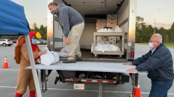 DaVita Labs Brings Holiday Cheer & Turkey Donations to Florida Nonprofits